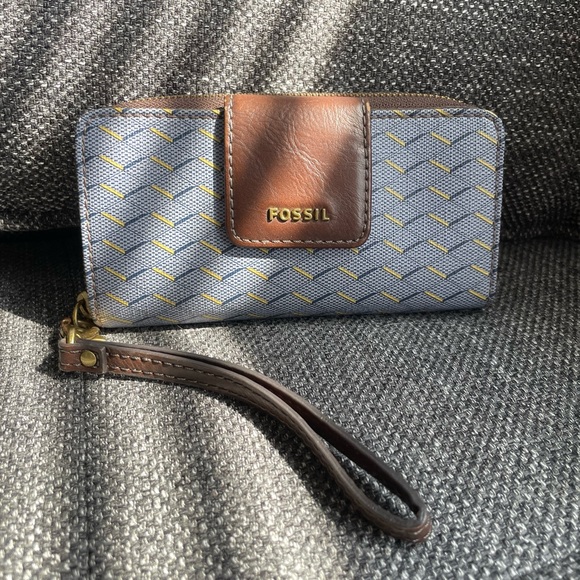 Fossil | Bags | Fossil Madison Zip Clutch Wallet | Poshmark